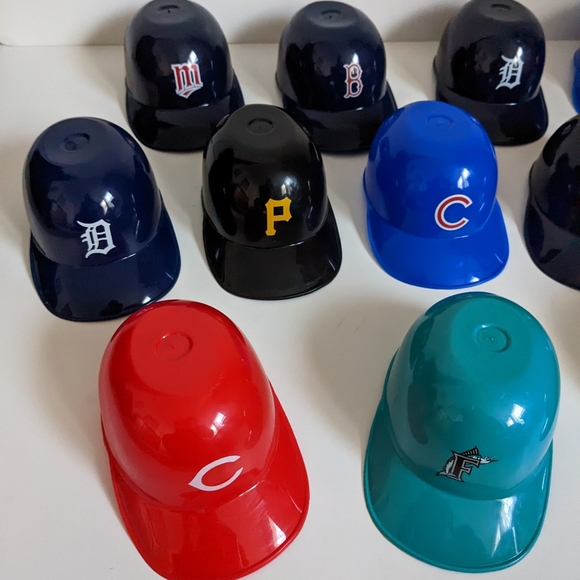 laich | Kitchen | 3 Mlb Laich Plastic Souvenir Batting Mini Helmet Mlb ...